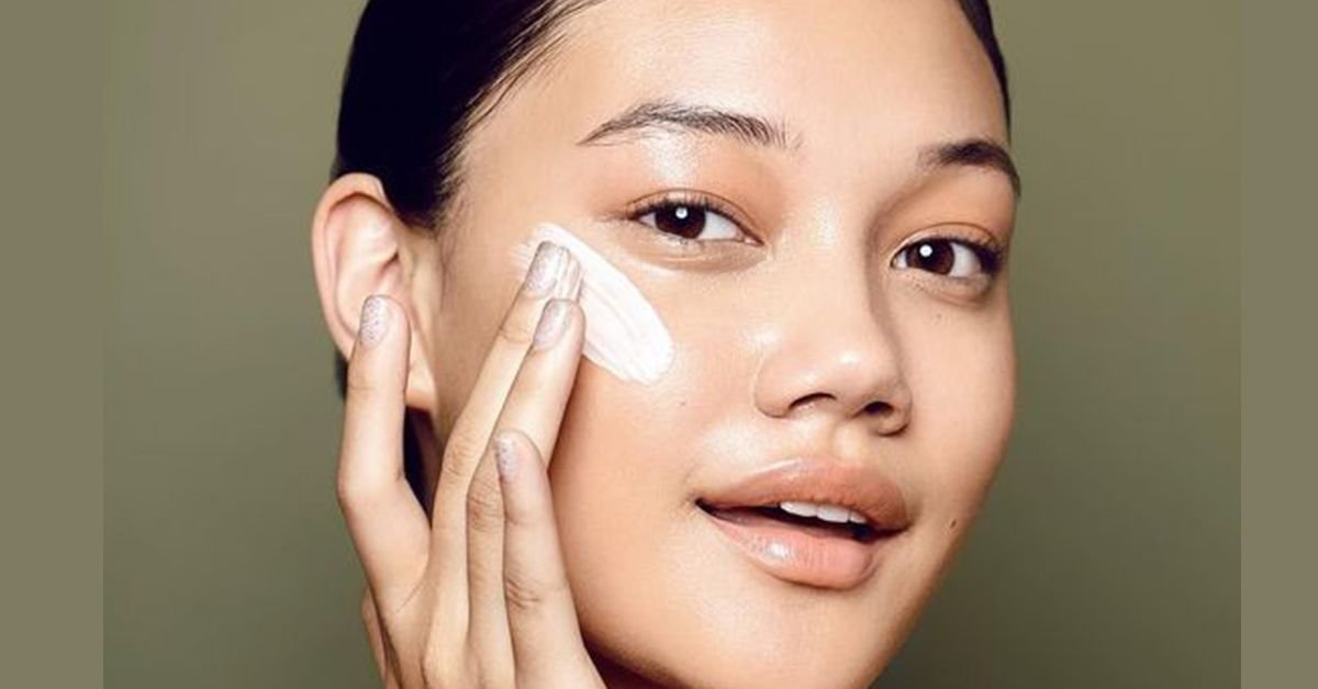 Foundation And Primer : Best 10 Ways For Long Lasting Look | Fashna